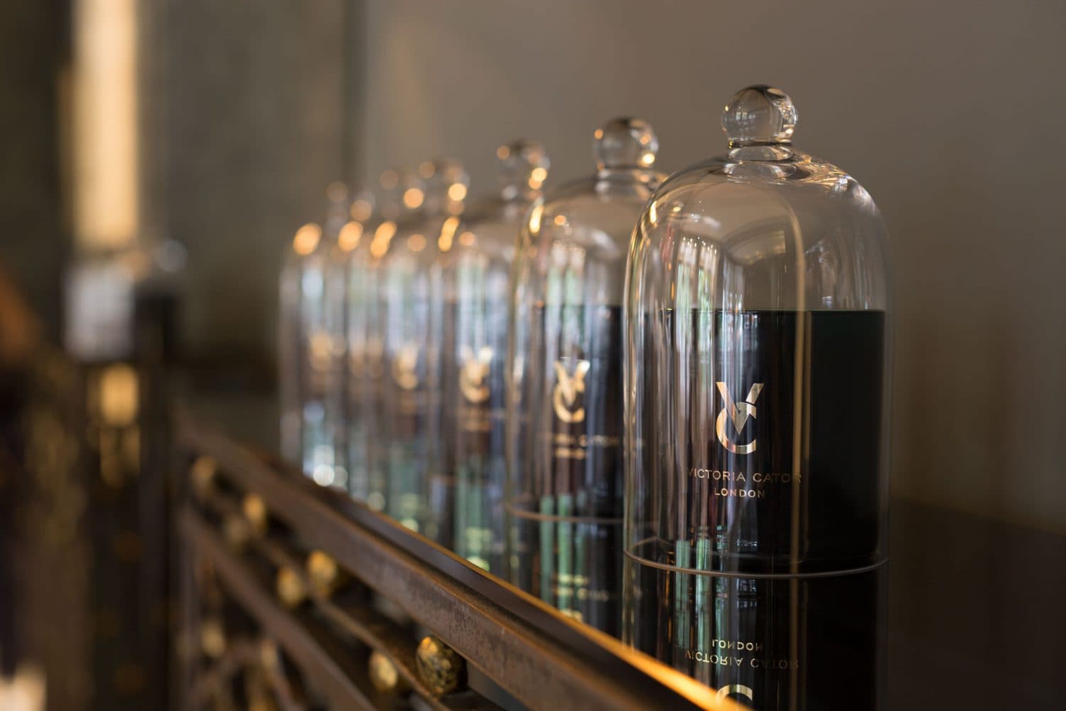 La Litrone | Victoria Cator